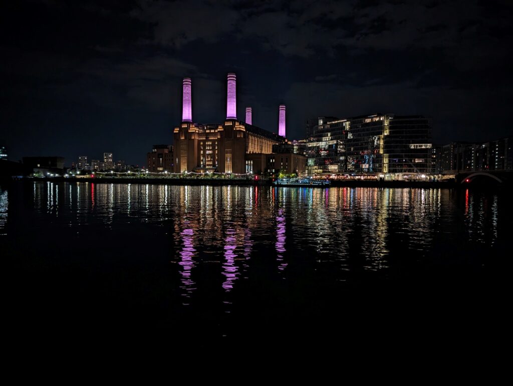 London Lights Up Pink For Our MoonWalkers - Walk The Walk
